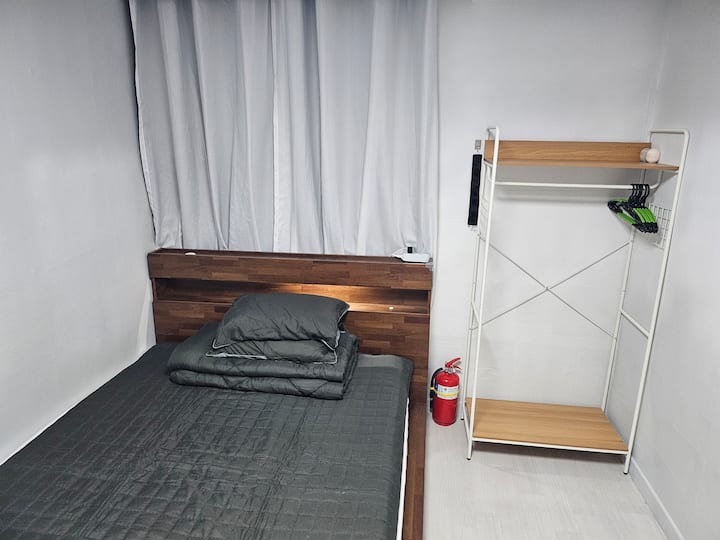 Stay Jayu-single Room(queen Bed) - Daejeon