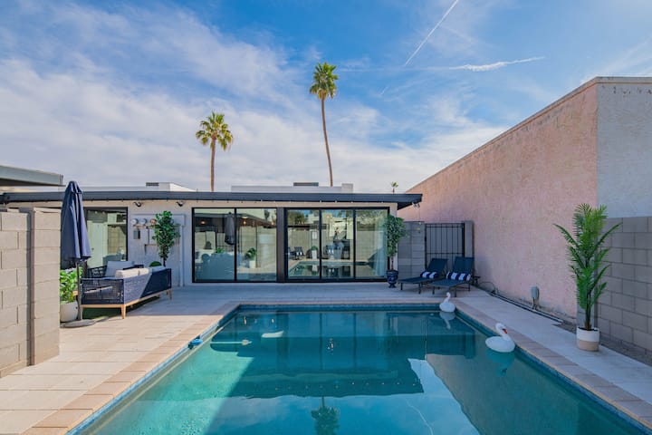 Minutes From Old Town Scottsdale, Sleeps 20 - Scottsdale, AZ