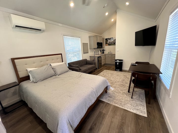 Charming Tiny Home | Hot Springs - Hot Springs, AR