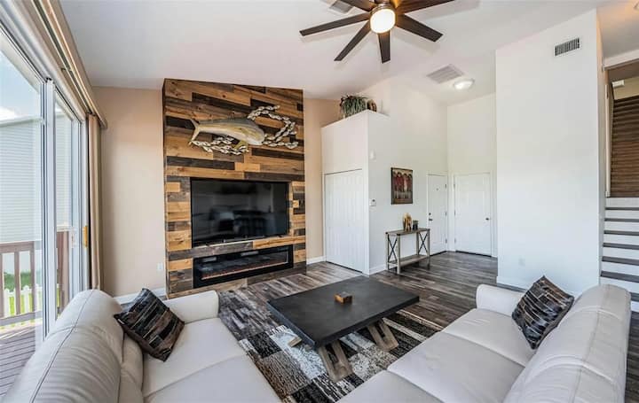 Waterfront Fishing Paradise - Holiday, FL