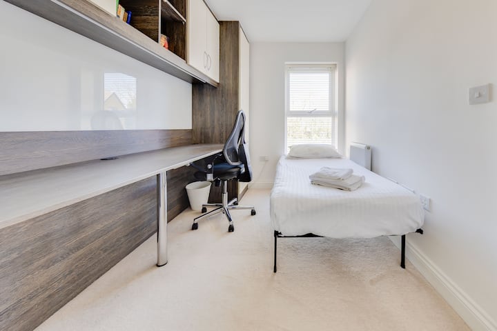 Single Bedroom In Shared Home - Reading