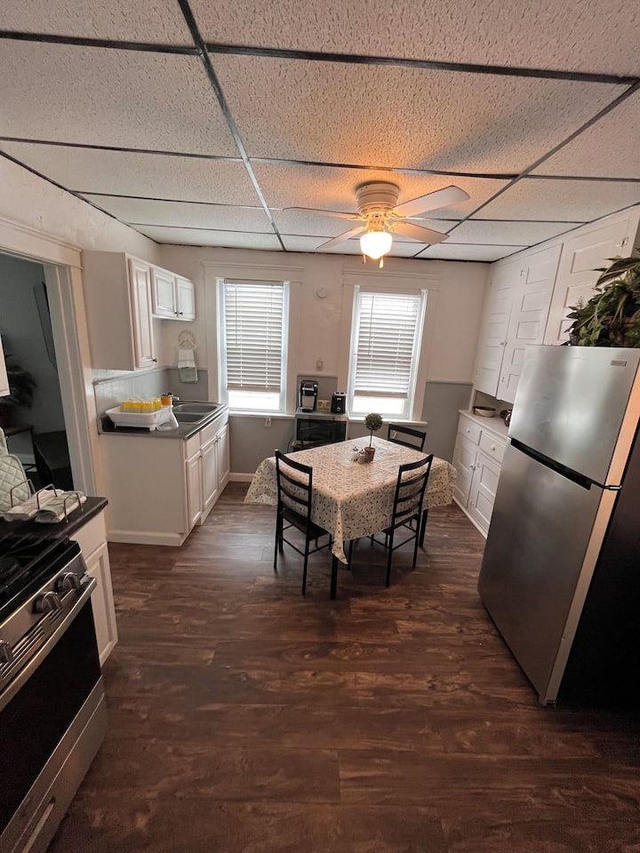 Charming Bayfront 2-bedroom - Erie, PA