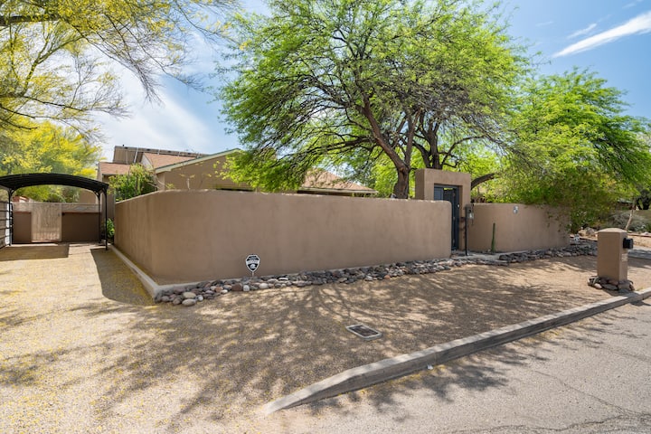 Historic 1944 2-bedroom Bungalow Near University - Tucson, AZ