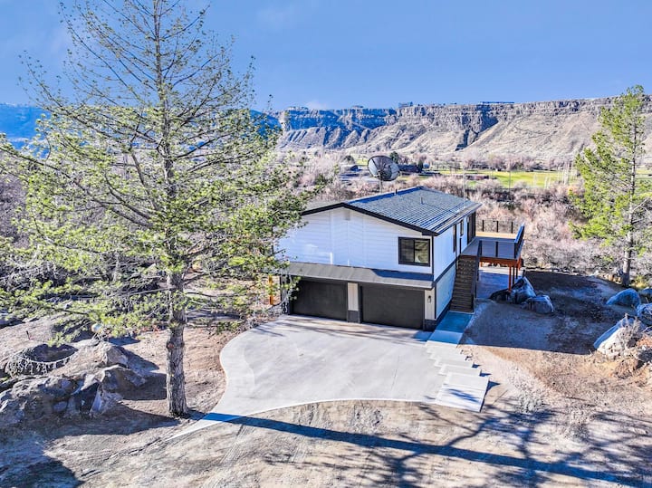 Warm Creek Bungalow, River Views - Jerome, ID