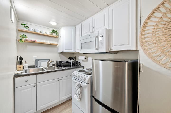 Juanita Bay Cottages B2 - Kirkland, WA