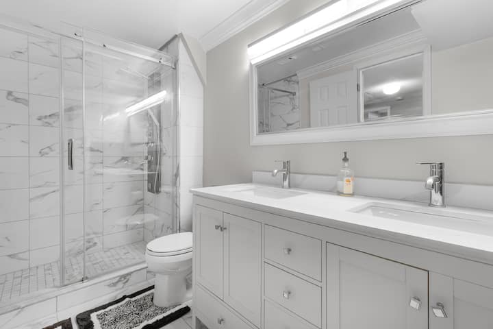 Serene & Comfortable Home - Pickering