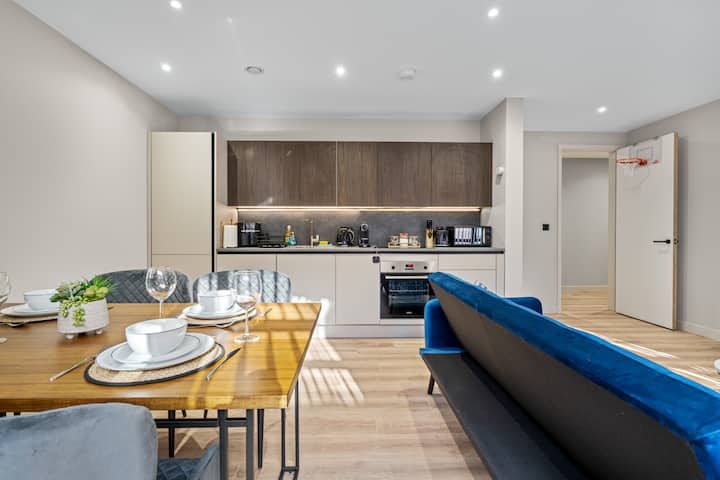 Spacious Luxury | City Views | Parking | - Birmingham