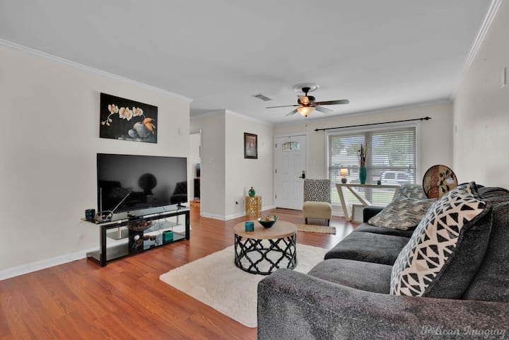 Welcoming Warm Cottage, Sleeps 6 - Bossier City, LA