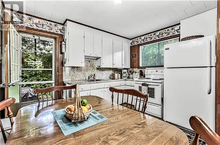 Cozy Cottage By The Beach - Port Elgin