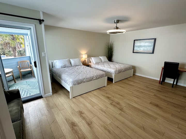 Sunset Cove Hotel - Parksville