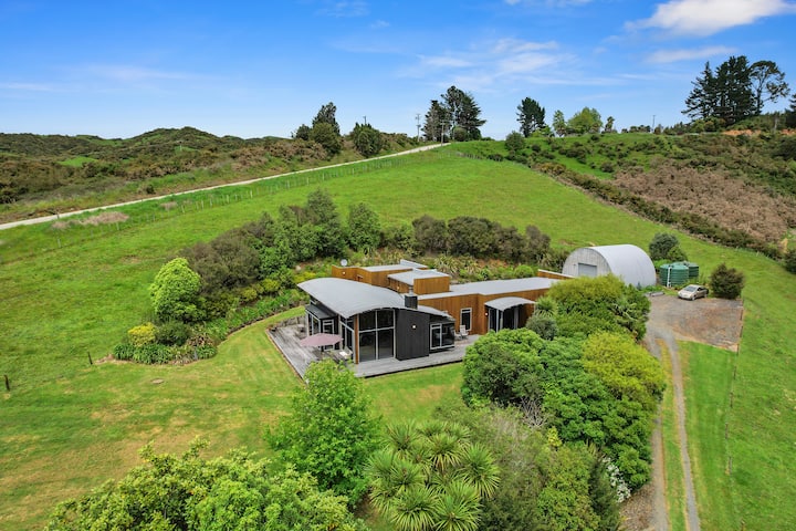 Kiwi Country, Raglan Surf - Raglan