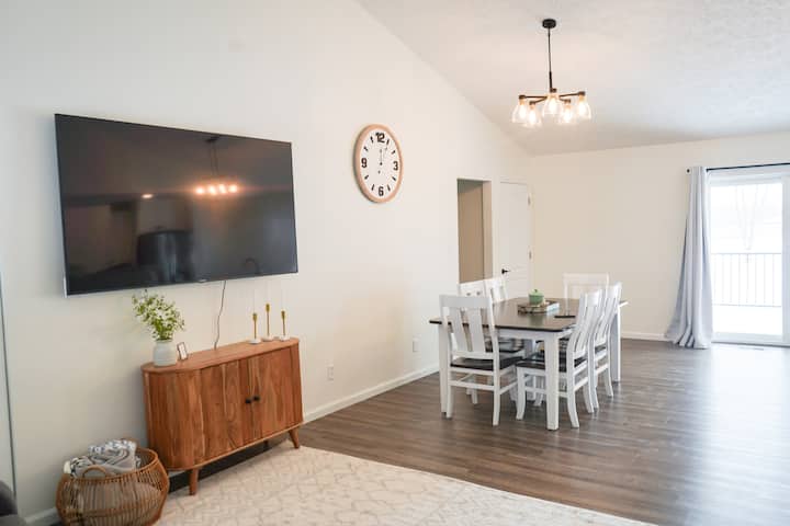 The Pond View House - Greenfield, OH