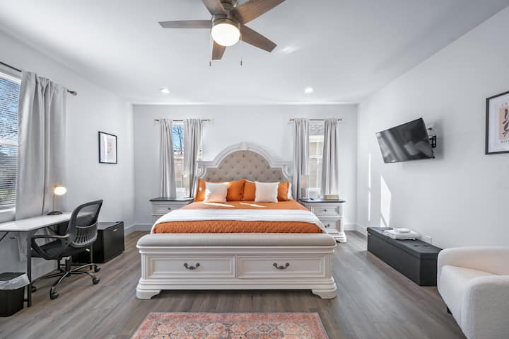 Pet Friendly Room W/ Private Entrance & Bathroom - Indianapolis, IN