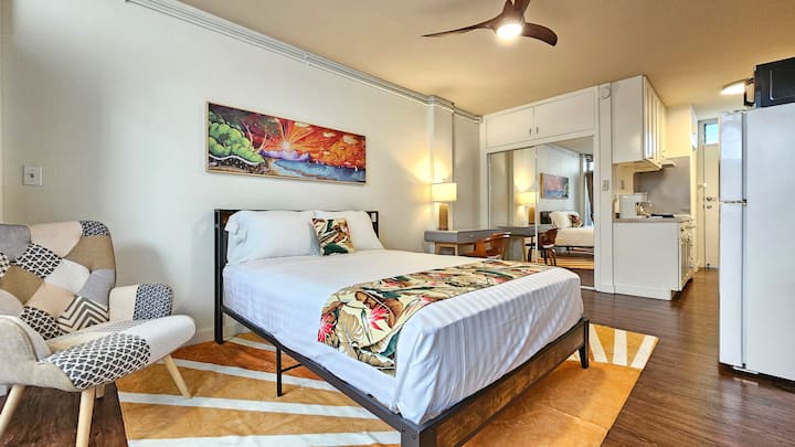 432 202 -Eclectic & Lively Central Waikiki 28+nts - Honolulu