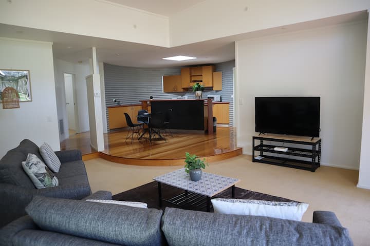3 Bedroom Self Contained Family Getaway - Ballarat