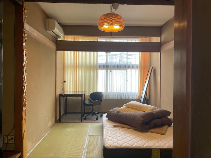 北アルプス麓のゲストハウス林屋 和室ダブルルーム 白馬バレー立山黒部へのアクセス良好です！ - 大町市