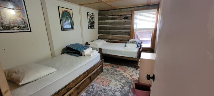 Brownies Rustic Hostel 2 Singles - Montana