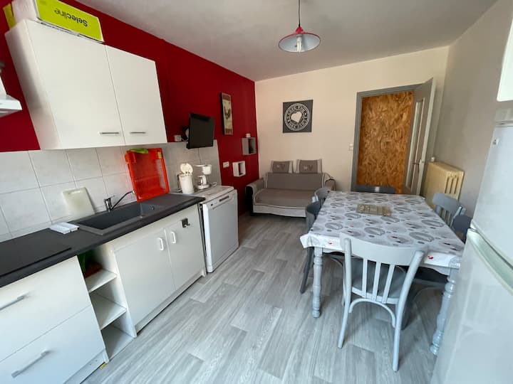 Villa Massias N°6
Appt 2 Chbres De 50m² - Murat-le-Quaire