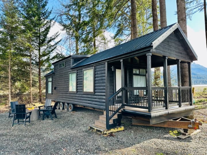 Four Fathers Cabin 14 - Packwood, WA