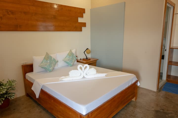 Av 2br Duplex *Beach *Pool *Furbaby - Puerto Galera