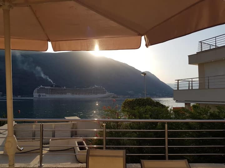 Beachfront Dani's Apartment - Kotor