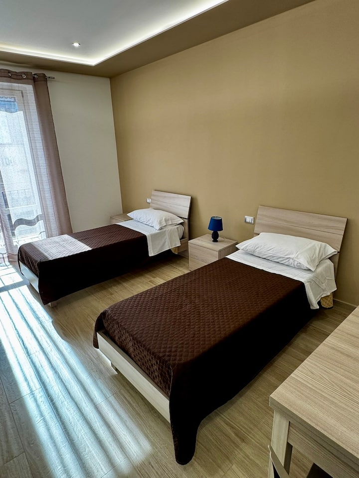 Terrasini Center 5 Con Balcone - Terrasini