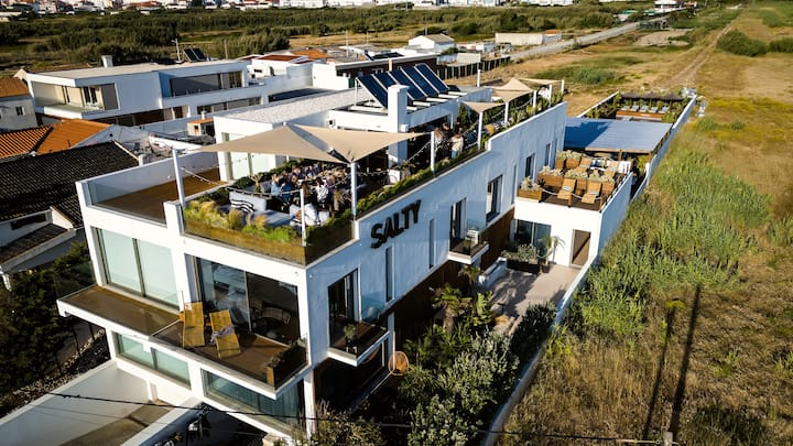 All-female Shared 4-bed + Balcony + Side Sea View - Peniche