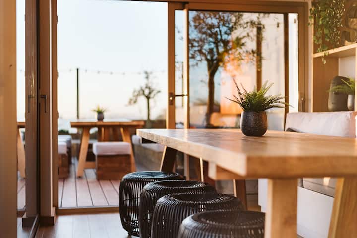 All-female Shared 4-bed + Balcony + Sea View - Peniche