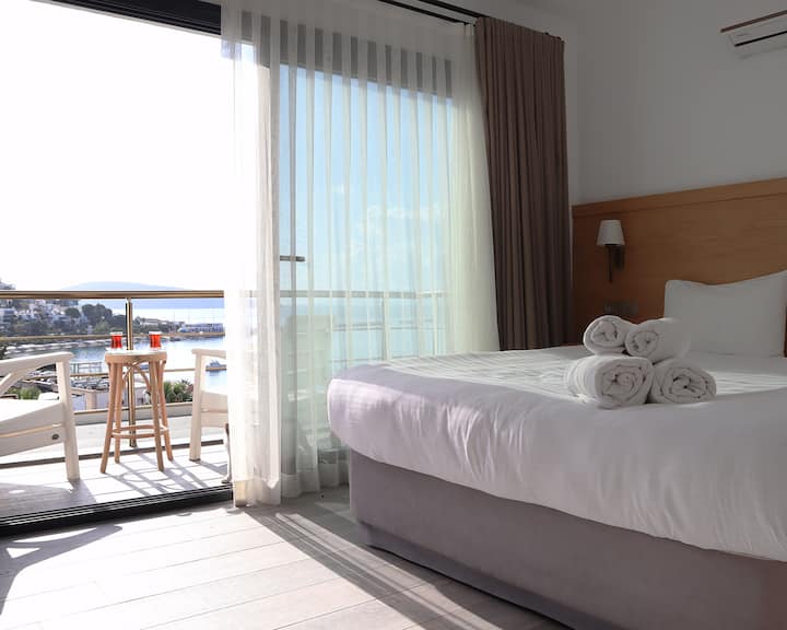 Deniz Manzaralı Balkonlu Oda - Bodrum