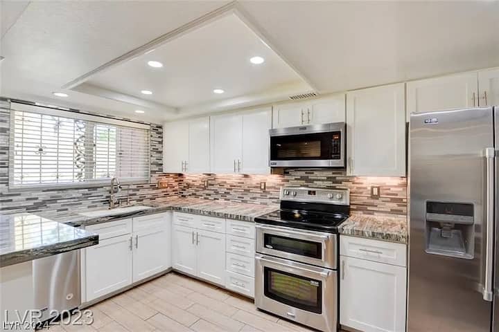 2bed Condo W/ Pool & Garage! - Las Vegas