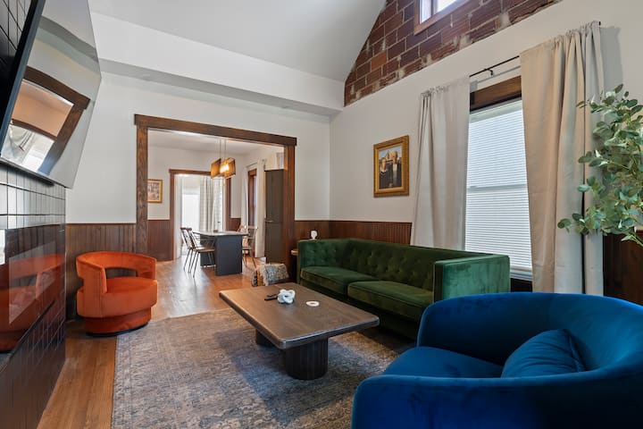 The Duchess On 10th Duplex | Zoo - Council Bluffs, IA