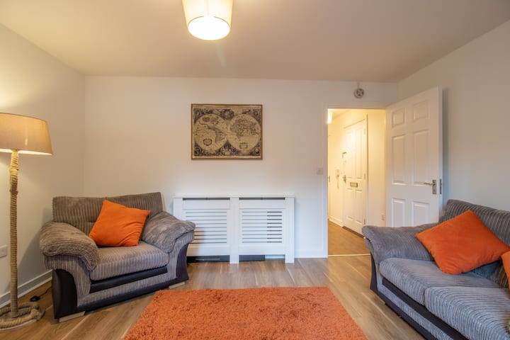 2 Bedroom I Sleeps 4 I Parking - Paisley