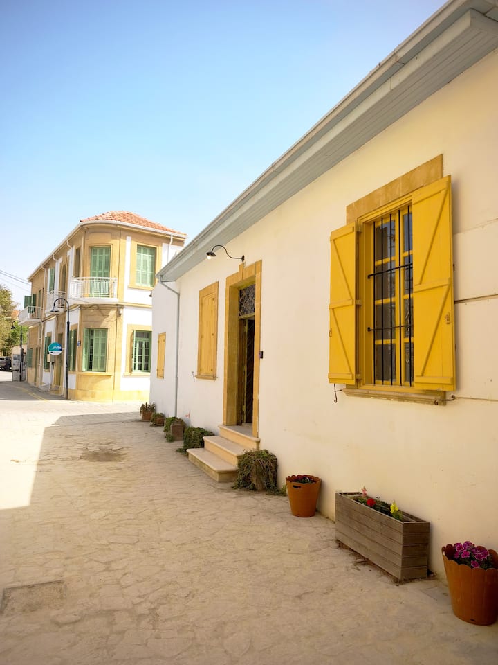 Yellow 1 (2 Kişilik Ev - 2 Adet 1.5 Kişilik Yatak) - Nicosia