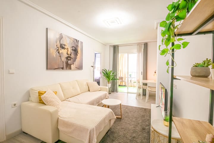 Deluxe Apartment By Palm Avenue | 450m Beach - Torrevieja