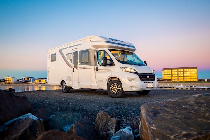 Luxury 2023 Motorhome – Sleeps 4 - Kempele
