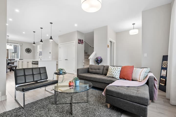 Spacious 3br House Near Dt & Yyc - Chestermere
