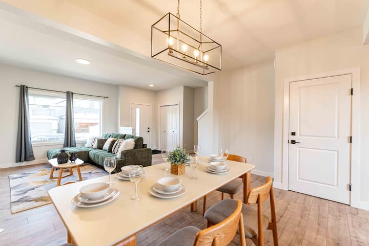 *Wonderful Holiday*in Central Sw/lovely/sleep 6 - Edmonton