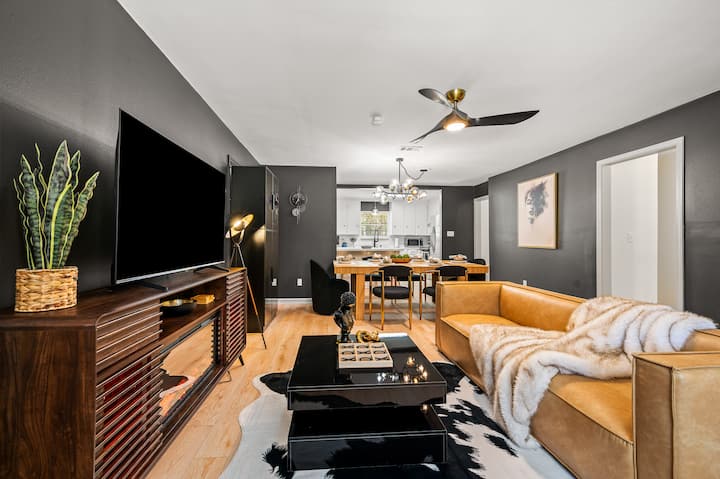 The Gatsby. An Art Deco Retreat - Pensacola, FL