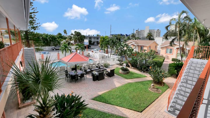 Beach Motel Mini-cottage In St. Pete Beach! - St. Pete Beach, FL