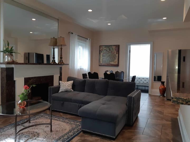 13 Bed Home With A Bonus Cottage - Niagara Falls