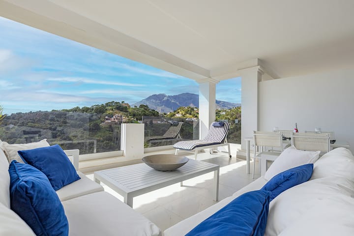 Chic Penthouse With Scenic Views @ Estepona Hills! - 埃斯特波納