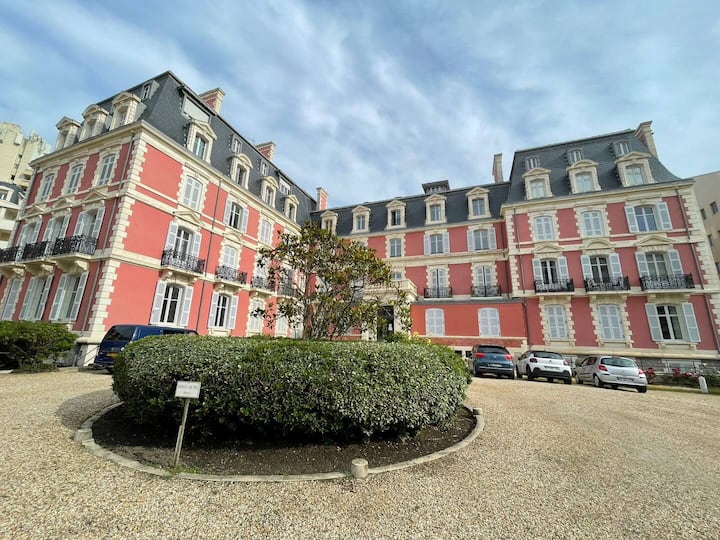 Biarritz Les Pieds Dans L'eau. - Biarritz