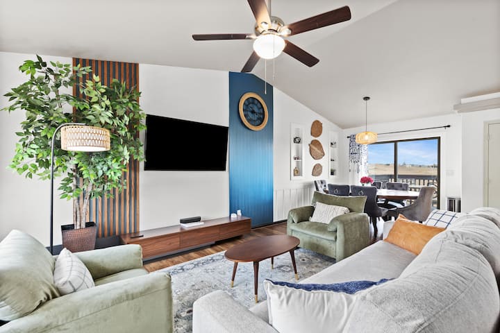 Family Retreat W/full Kitchen, Yard & Prairie View - Rapid City, SD