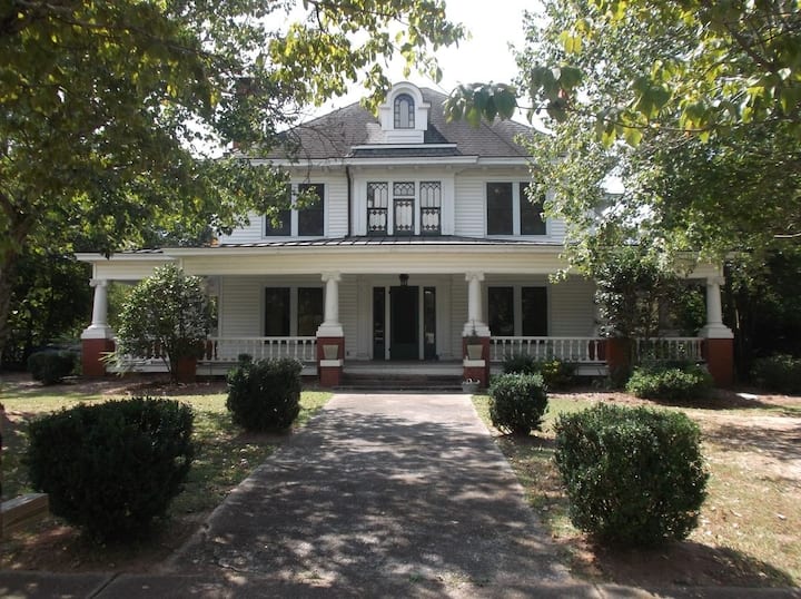 Charming Room In Antebellum Home - McDonough, GA