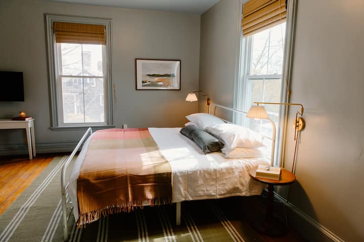 Ipswich Inn | The Wainwright | King Bed+smart Tv - Essex, MA