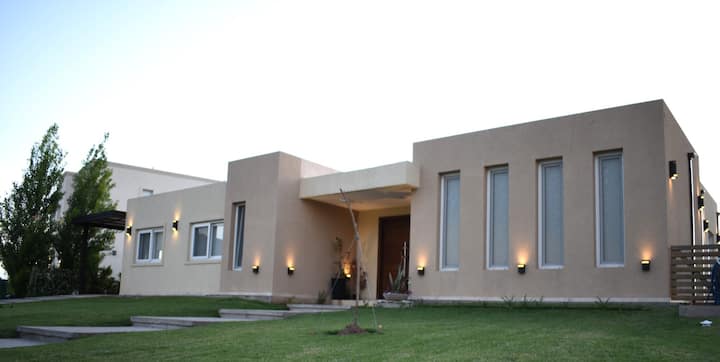 Casa Con Vista A Laguna - Campana
