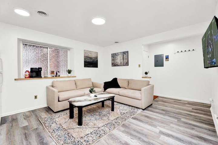 Vibrant Midtown Hamtramck 1br Retreat - Hamtramck, MI