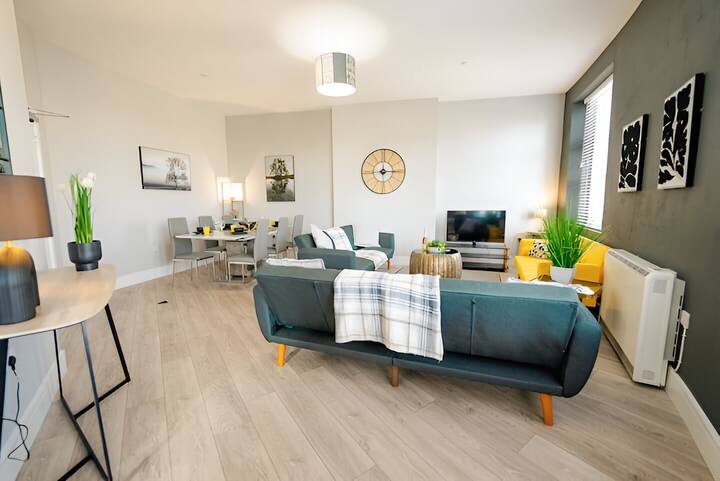 Spacious Luxurious 3-bed With High Ceiling - Cardiff