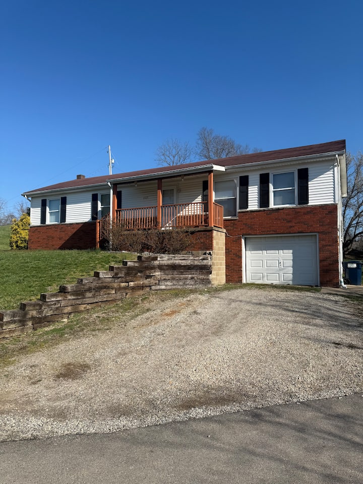 Entire 3 Bedroom 1.5 Bath House - Athens, OH