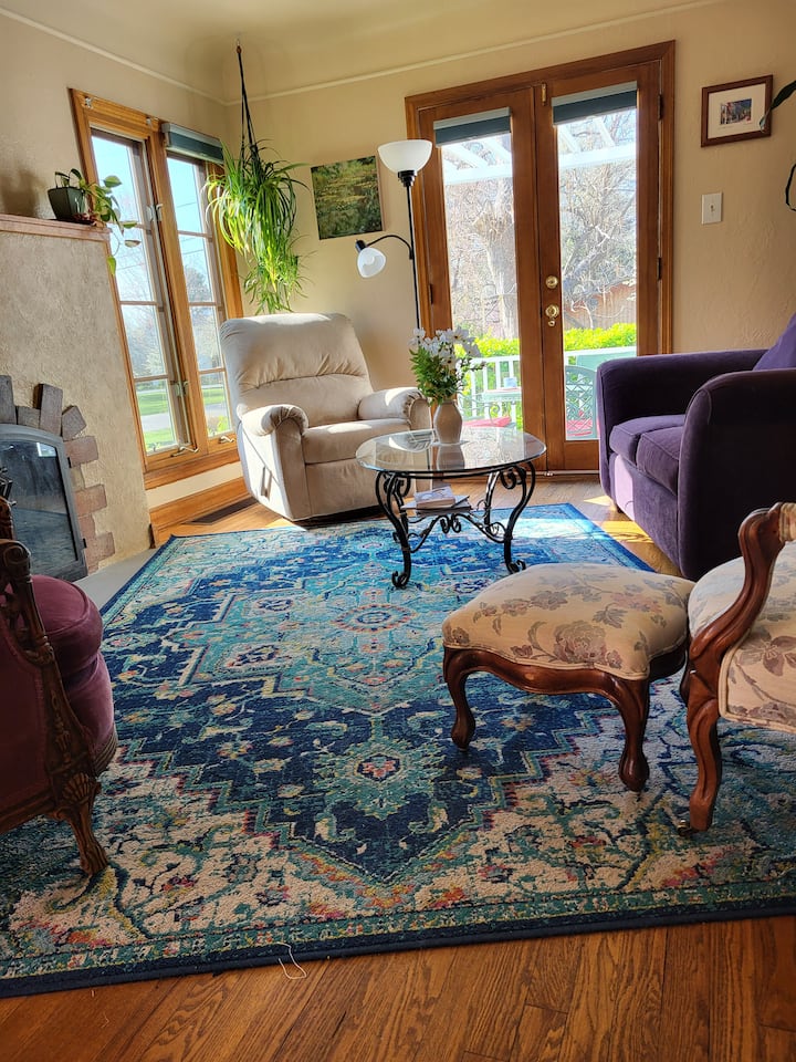 Charming, Sunny Home Near Denver - Lakewood, CO